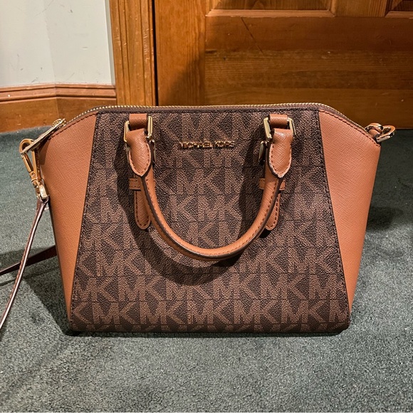 Michael Kors | Bags | Michael Kors Medium Ciara Messenger | Poshmark
